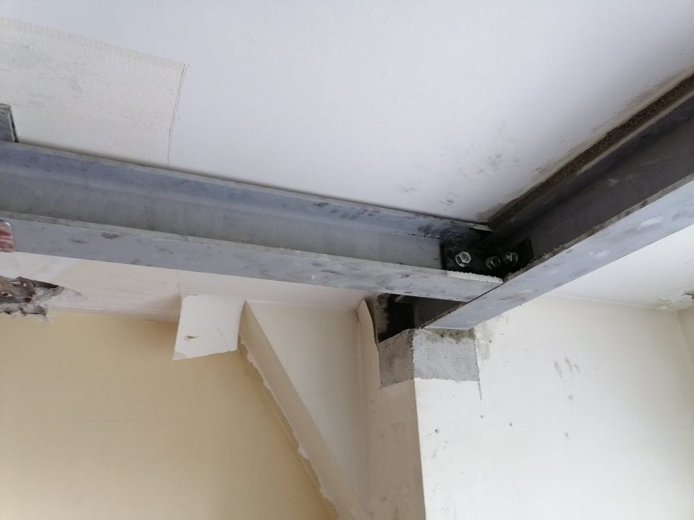 Renforcement de la charpente existante en poutres brisées et pannes faîtières par structure ...