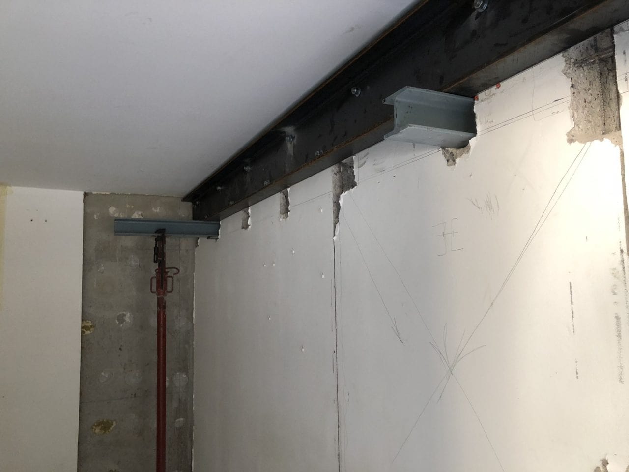 Création d'une porte dans un mur porteur à Antibes