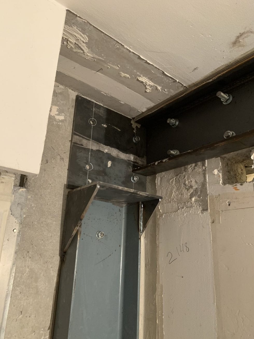 Création d'une porte dans un mur porteur à Antibes