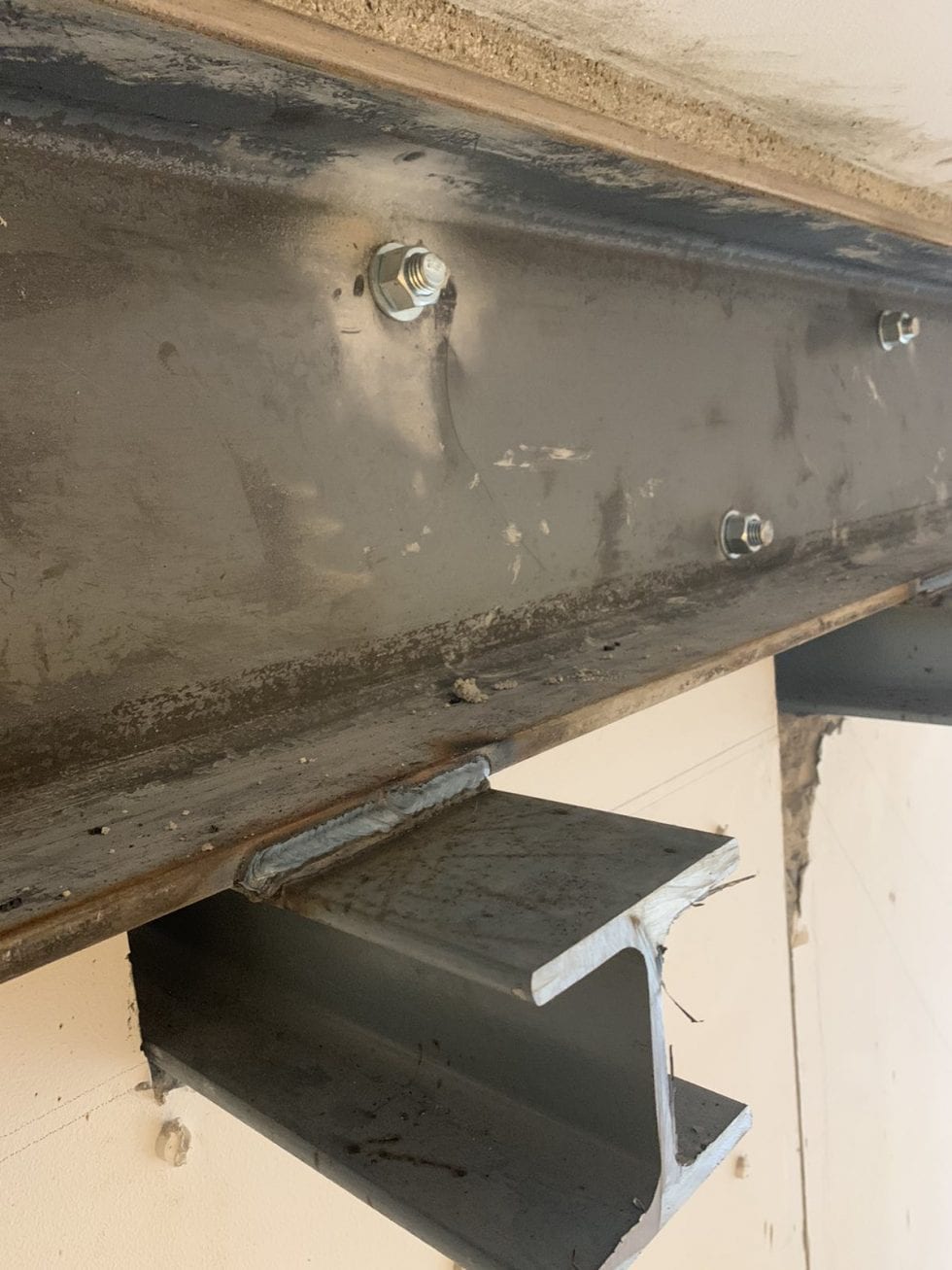 Création d'une porte dans un mur porteur à Antibes