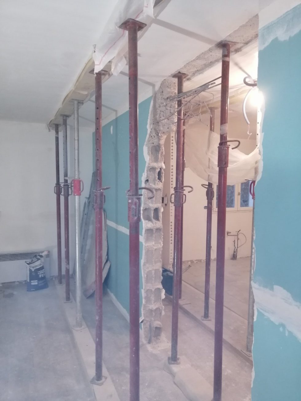 Création d’une ouverture dans un mur porteur de refend. Renforcement par une structure ...