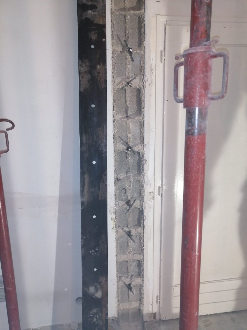 Création d’une ouverture dans un mur porteur de refend. Renforcement par une structure ...