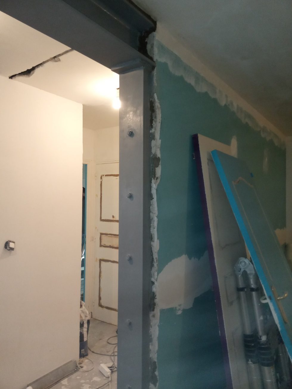 Création d’une ouverture dans un mur porteur de refend. Renforcement par une structure ...