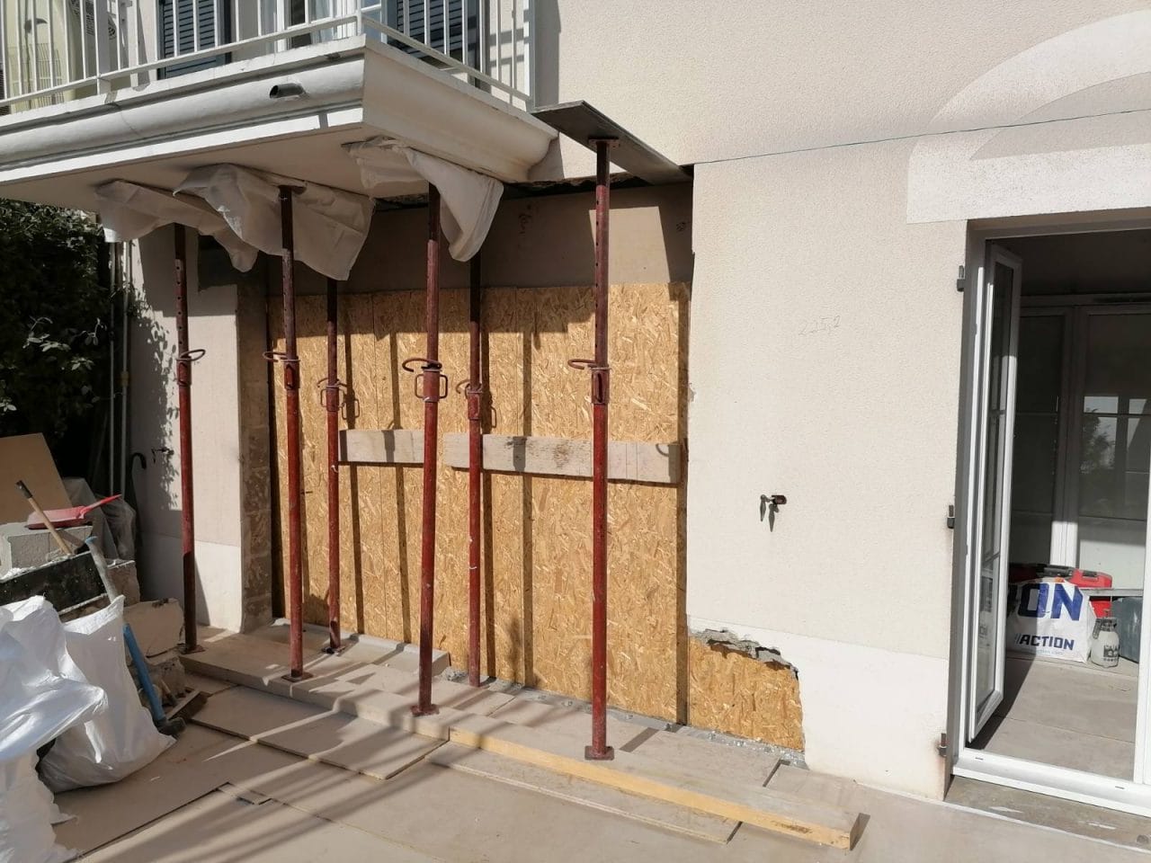 Création d'une ouverture dans un mur porteur de façade. Renforcement ...