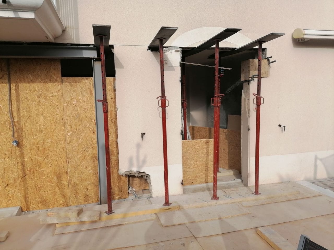 Création d'une ouverture dans un mur porteur de façade. Renforcement ...