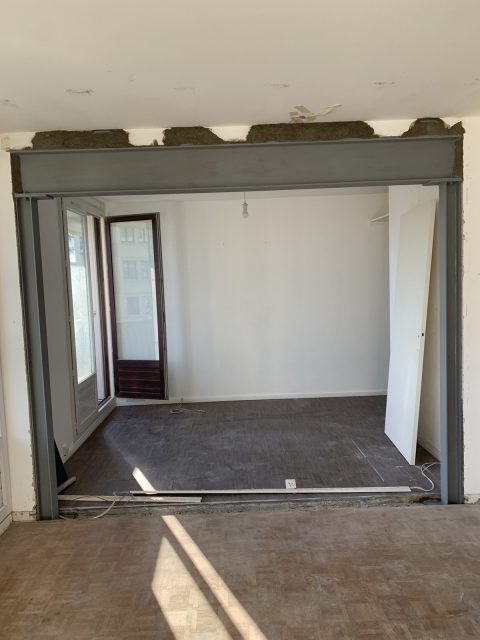 Réalisation d’une ouverture dans un mur porteur au R+2. Renforcement par structure en métal à Le ...