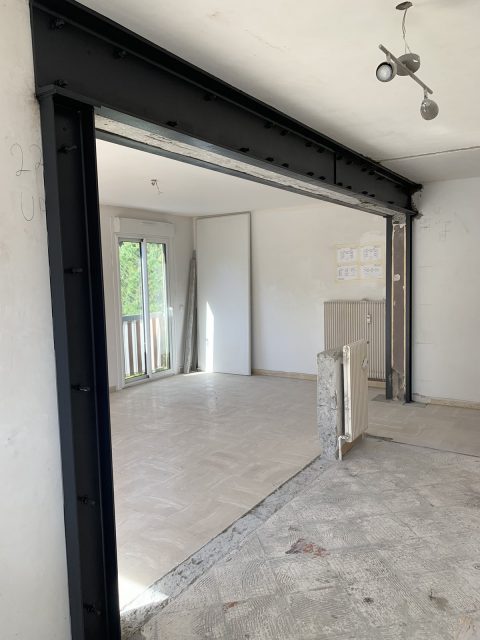 Création d'une ouverture dans un mur porteur. Renforcement par structure métallique à Bordeaux.