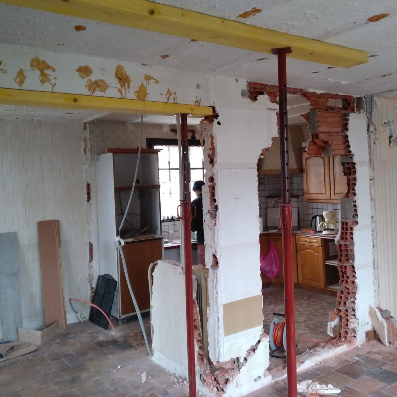 Installation d’une structure de renforcement métallique suite à la ...