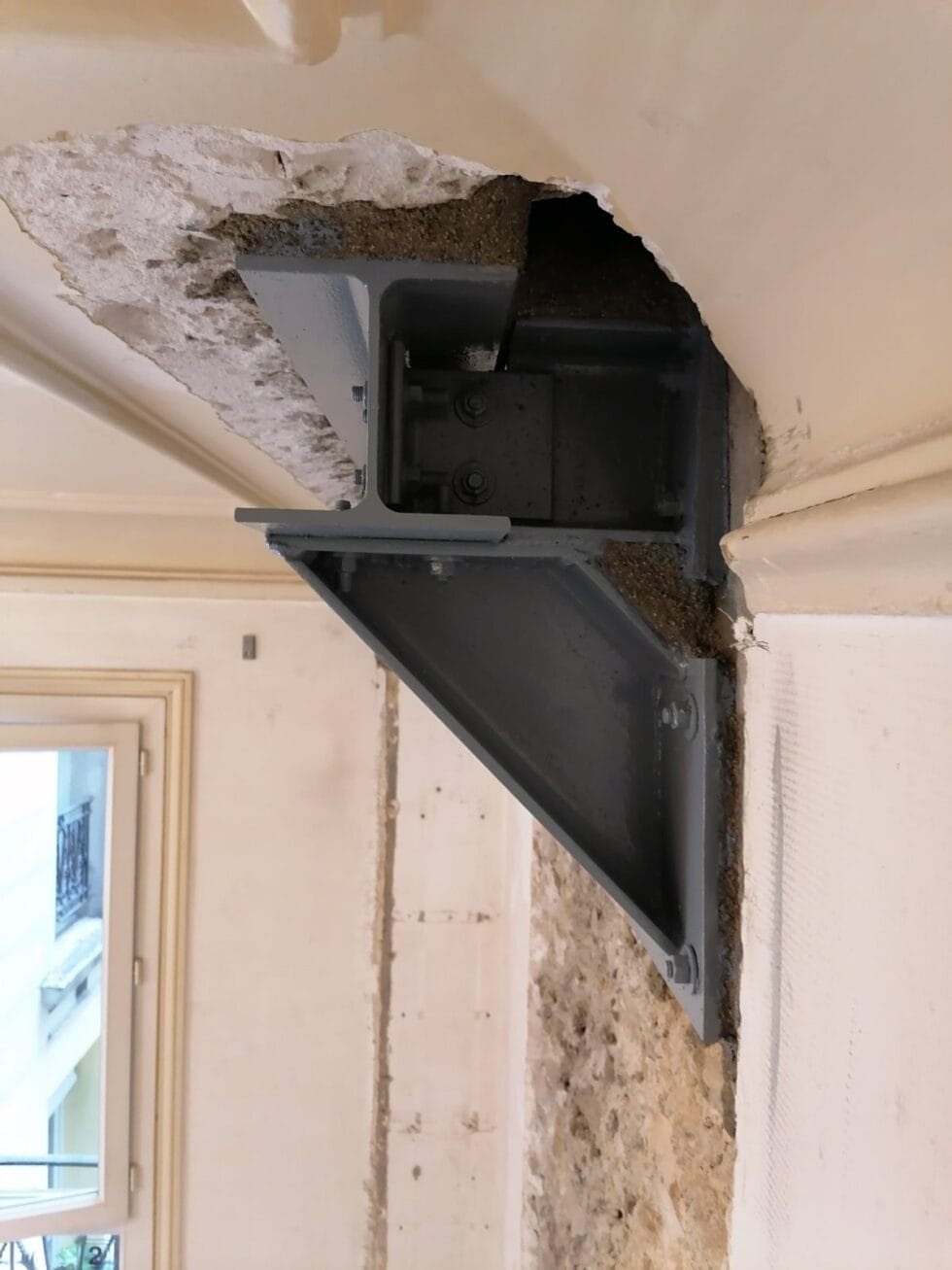 Dépose de conduit de cheminée. Renforcement par structure métallique à ...