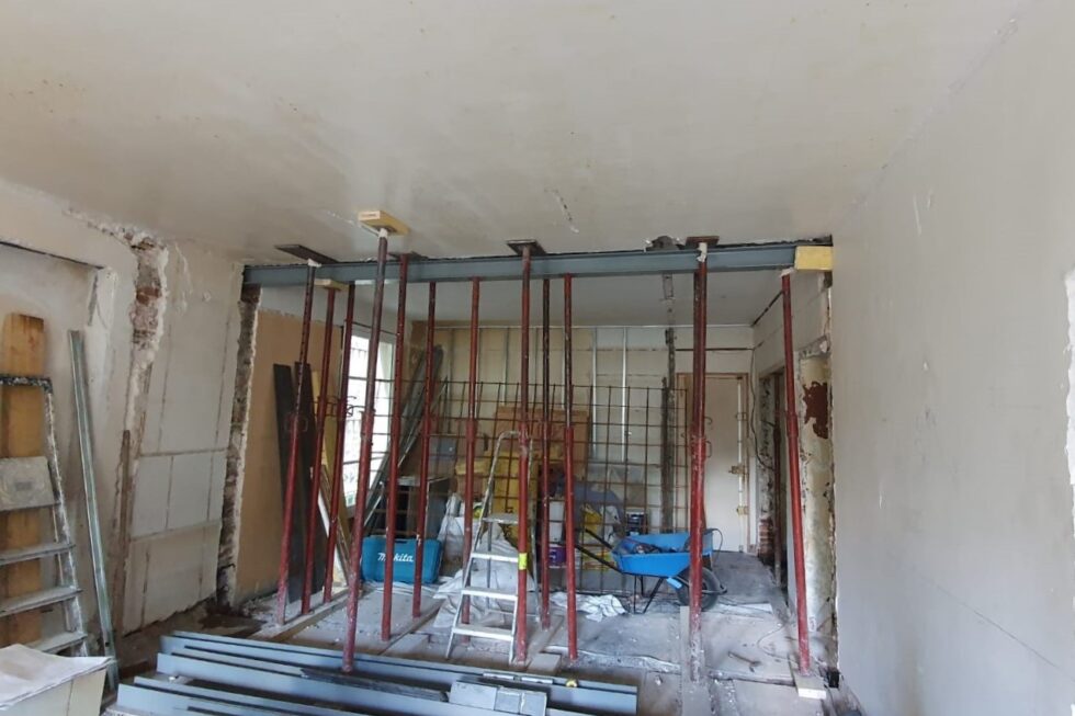 Création des ouvertures dans les murs porteurs. Renforcement par ...