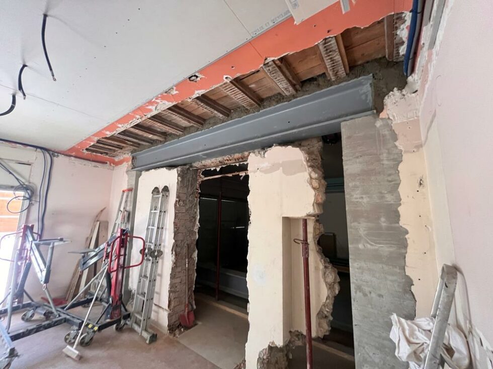 Création d’une ouverture dans un mur porteur à Cannes. Renforcement par structure métallique et ...